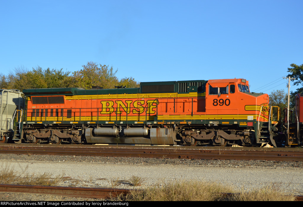BNSF 890
